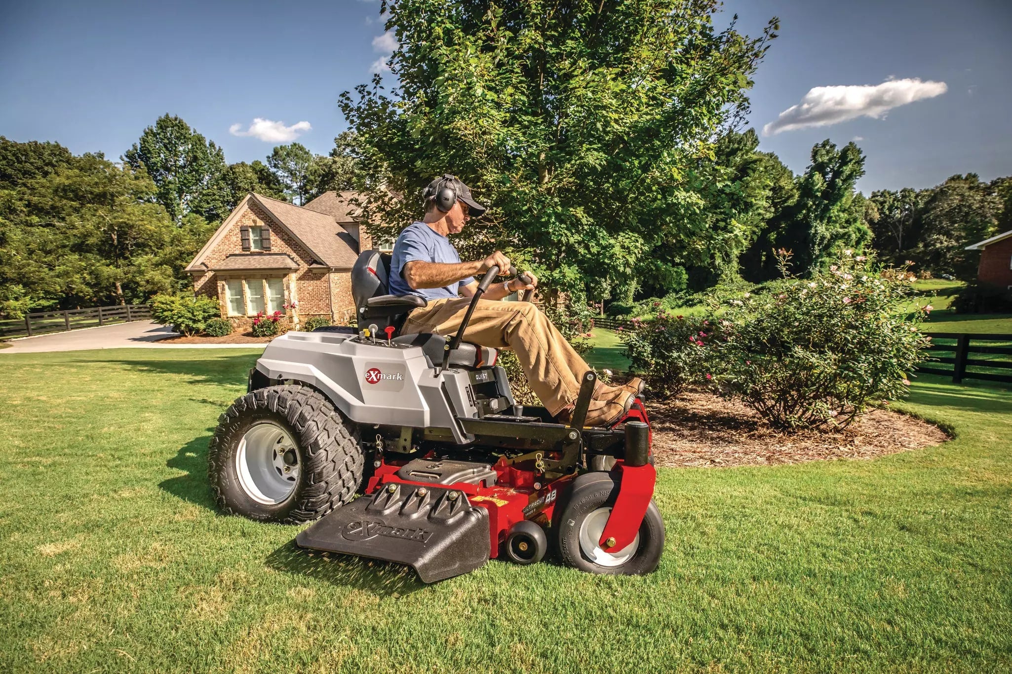 Exmark Quest Residential Zero-Turn Lawn Mowers QZE725GKC42200 ...